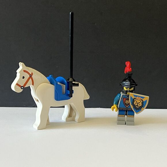 Lego | Toys | Lego King Leo Black Dragon Helmet Red Plume Minifigure ...